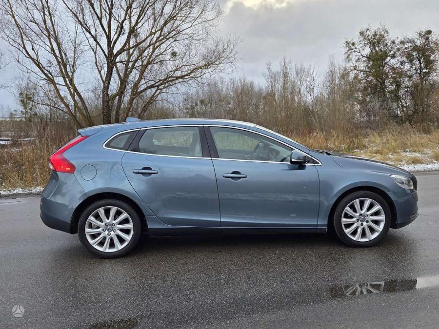 Blue Volvo V40 2012 in Kaunas, with an engine capacity of 1.56 L and mileage of 282 thousand km for 5250 €, photo 3 on AUTOMOTO.COM.LV