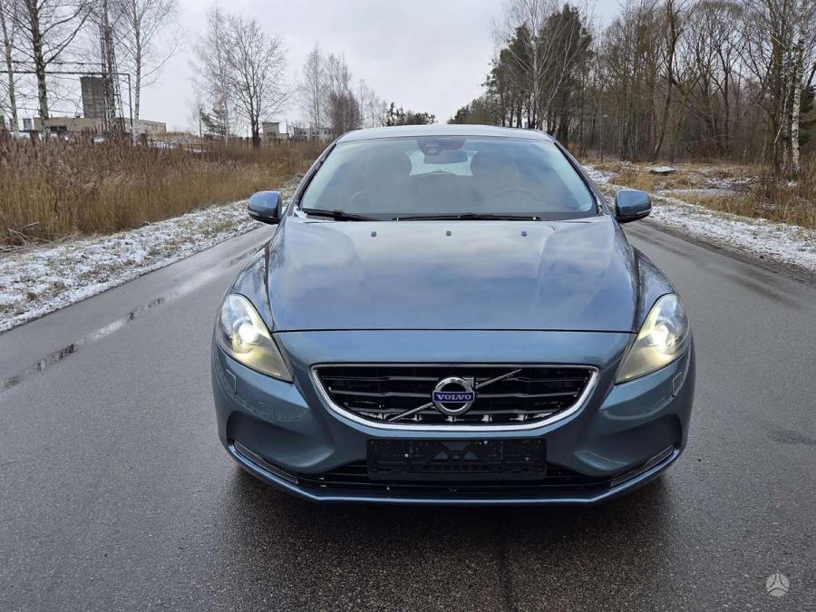 Blue Volvo V40 2012 in Kaunas, with an engine capacity of 1.56 L and mileage of 282 thousand km for 5250 €, photo 8 on AUTOMOTO.COM.LV