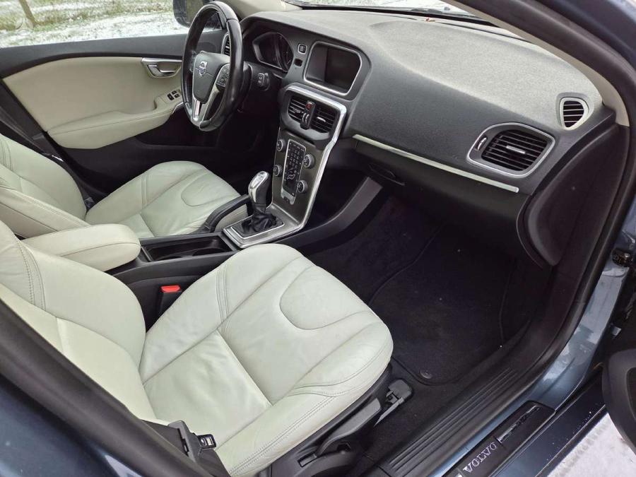 Blue Volvo V40 2012 in Kaunas, with an engine capacity of 1.56 L and mileage of 282 thousand km for 5250 €, photo 12 on AUTOMOTO.COM.LV
