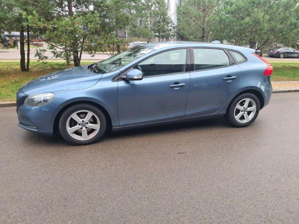 Blue Volvo V40 2012 in Vilnius, with an engine capacity of 1.56 L and mileage of 316 thousand km for 5250 €, photo 2 on AUTOMOTO.COM.LV
