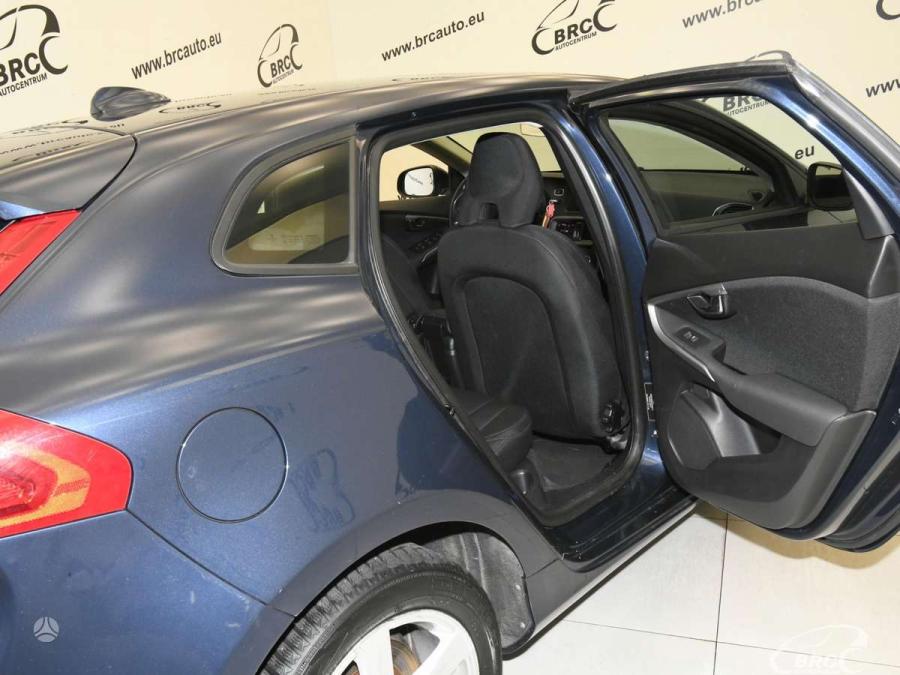 Zils Volvo V40 2012 Viļņa, ar dzinēja tilpumu 1.56 L un nobraukumu 237 tūkst. km par 4700 €, foto 13 vietnē AUTOMOTO.COM.LV