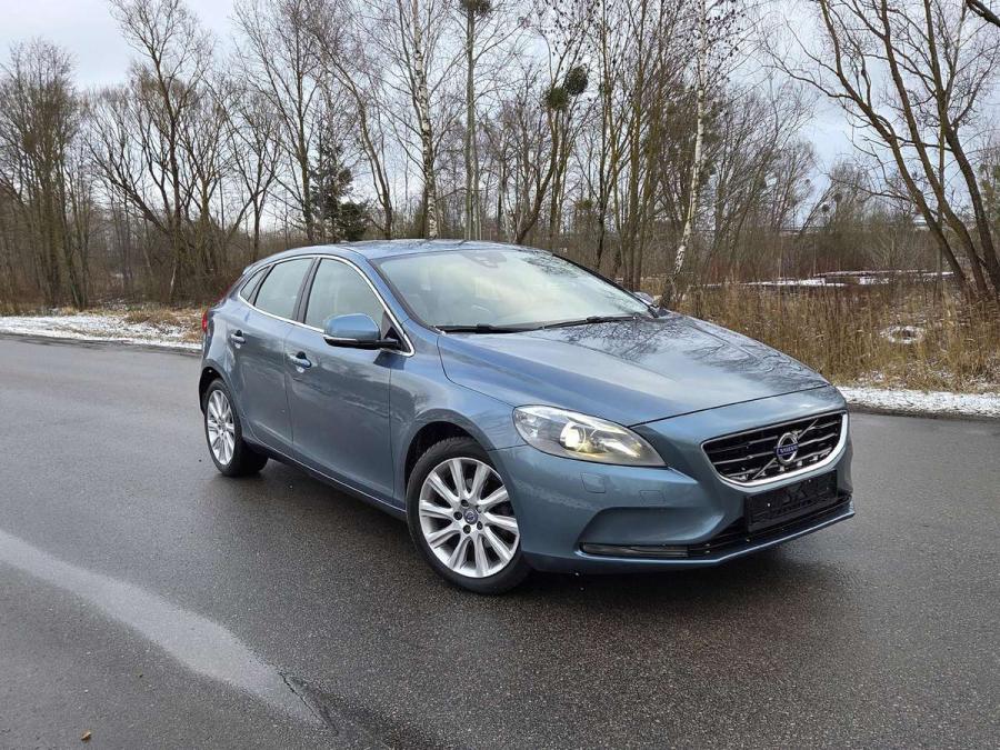 Blue Volvo V40 2012 in Kaunas, with an engine capacity of 1.56 L and mileage of 282 thousand km for 5750 €, photo 1 on AUTOMOTO.COM.LV