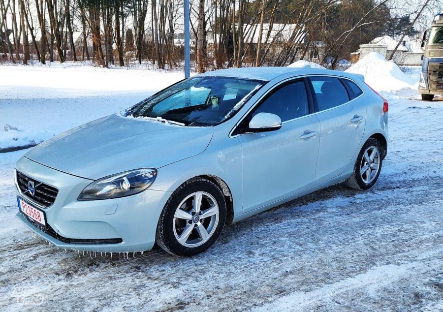 Blue Volvo V40 2012 in Jurbarkas, with an engine capacity of 1.60 L and mileage of 317 thousand km for 4700 €, photo 2 on AUTOMOTO.COM.LV
