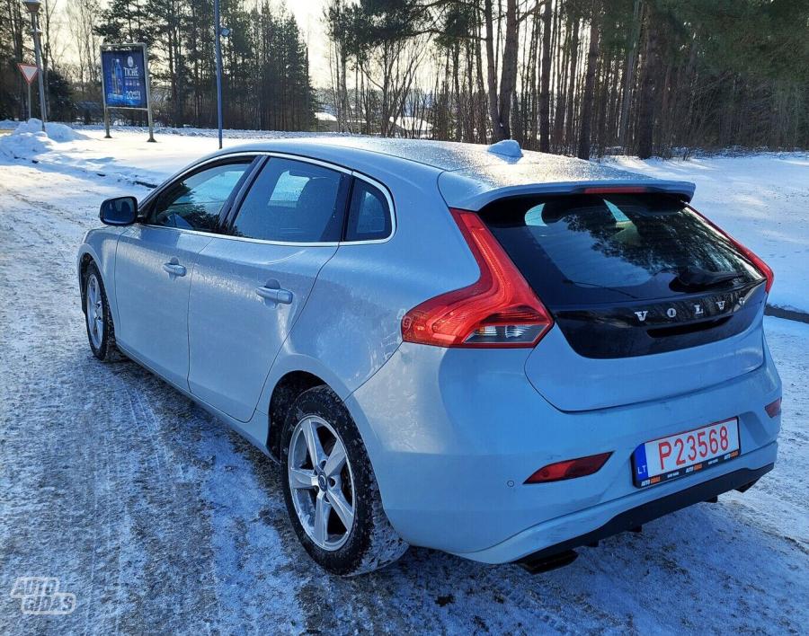 Blue Volvo V40 2012 in Jurbarkas, with an engine capacity of 1.60 L and mileage of 317 thousand km for 4700 €, photo 4 on AUTOMOTO.COM.LV