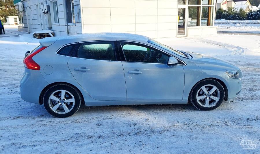 Blue Volvo V40 2012 in Jurbarkas, with an engine capacity of 1.60 L and mileage of 317 thousand km for 4700 €, photo 7 on AUTOMOTO.COM.LV