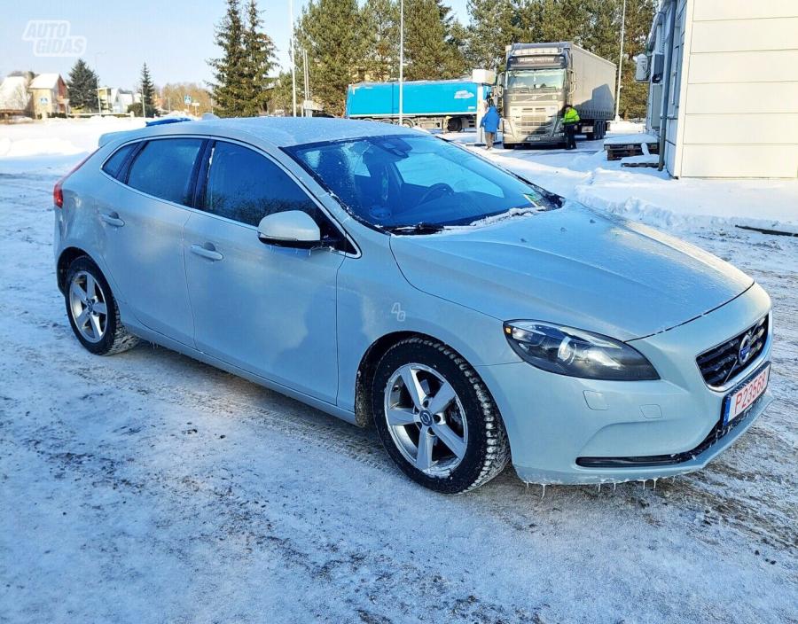 Blue Volvo V40 2012 in Jurbarkas, with an engine capacity of 1.60 L and mileage of 317 thousand km for 4700 €, photo 8 on AUTOMOTO.COM.LV