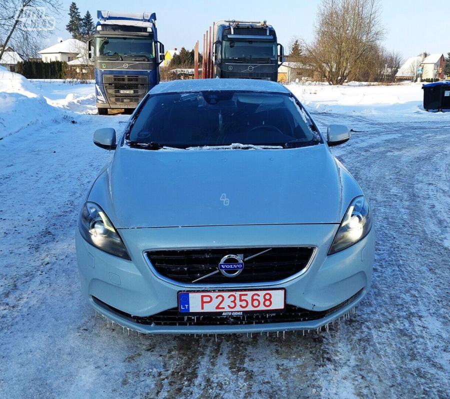 Blue Volvo V40 2012 in Jurbarkas, with an engine capacity of 1.60 L and mileage of 317 thousand km for 4700 €, photo 9 on AUTOMOTO.COM.LV