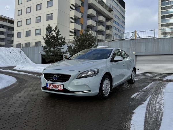 Blue Volvo V40 2012 in Vilnius, with an engine capacity of 1.98 L and mileage of 198 thousand km for 6799 €, photo 2 on AUTOMOTO.COM.LV