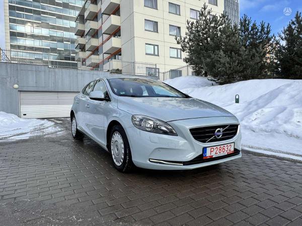 Blue Volvo V40 2012 in Vilnius, with an engine capacity of 1.98 L and mileage of 198 thousand km for 6799 €, photo 6 on AUTOMOTO.COM.LV