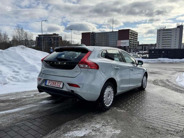 Blue Volvo V40 2012 in Vilnius, with an engine capacity of 1.98 L and mileage of 198 thousand km for 6799 €, photo 9 on AUTOMOTO.COM.LV