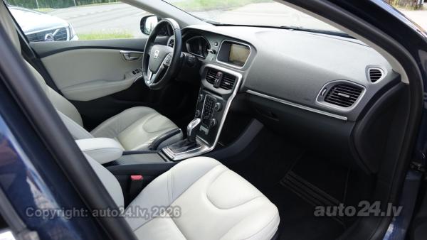 Zils Volvo V40 2012 Tartu, ar dzinēja tilpumu 2.00 L un nobraukumu 237 tūkst. km par 8590 €, foto 2 vietnē AUTOMOTO.COM.LV