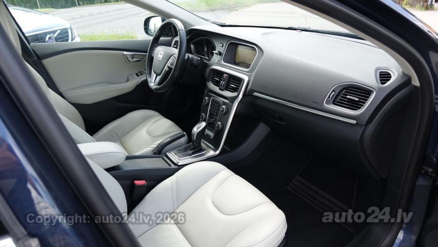 Zils Volvo V40 2012 Tartu, ar dzinēja tilpumu 2.00 L un nobraukumu 237 tūkst. km par 8590 €, foto 3 vietnē AUTOMOTO.COM.LV