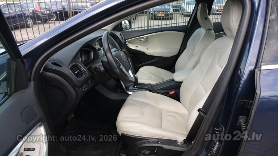 Zils Volvo V40 2012 Tartu, ar dzinēja tilpumu 2.00 L un nobraukumu 237 tūkst. km par 8590 €, foto 4 vietnē AUTOMOTO.COM.LV