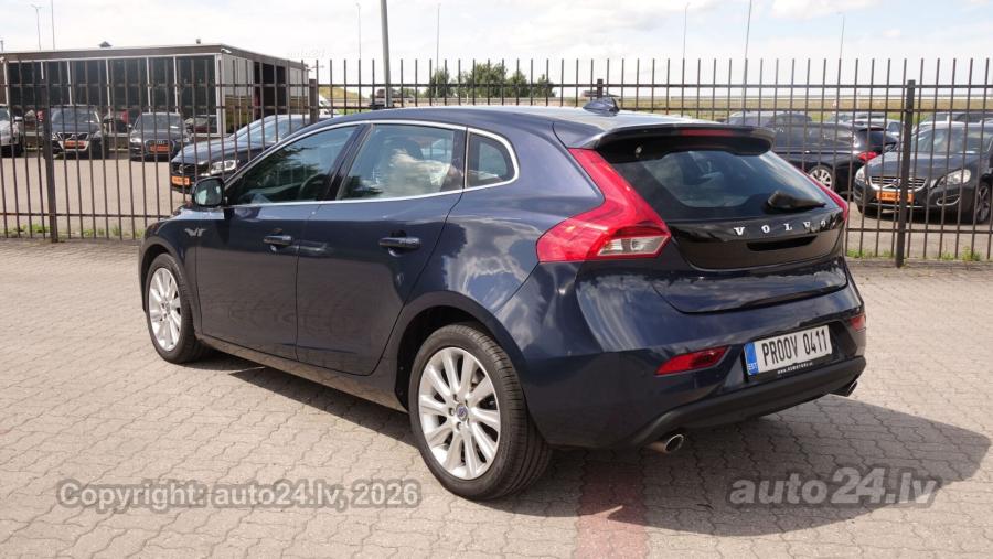 Zils Volvo V40 2012 Tartu, ar dzinēja tilpumu 2.00 L un nobraukumu 237 tūkst. km par 8590 €, foto 7 vietnē AUTOMOTO.COM.LV