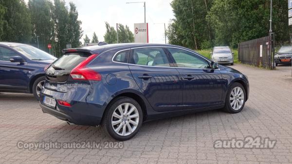 Zils Volvo V40 2012 Tartu, ar dzinēja tilpumu 2.00 L un nobraukumu 237 tūkst. km par 8590 €, foto 7 vietnē AUTOMOTO.COM.LV