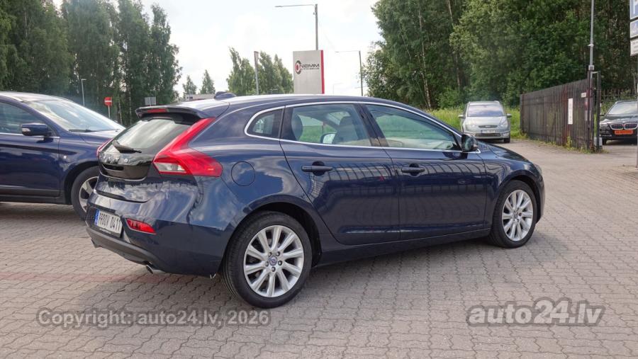 Zils Volvo V40 2012 Tartu, ar dzinēja tilpumu 2.00 L un nobraukumu 237 tūkst. km par 8590 €, foto 8 vietnē AUTOMOTO.COM.LV