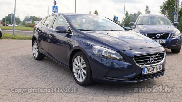 Zils Volvo V40 2012 Tartu, ar dzinēja tilpumu 2.00 L un nobraukumu 237 tūkst. km par 8590 €, foto 8 vietnē AUTOMOTO.COM.LV