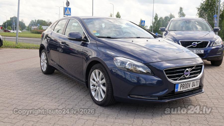 Zils Volvo V40 2012 Tartu, ar dzinēja tilpumu 2.00 L un nobraukumu 237 tūkst. km par 8590 €, foto 9 vietnē AUTOMOTO.COM.LV