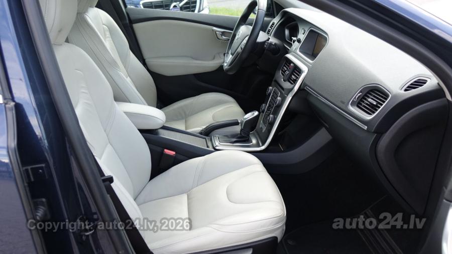 Zils Volvo V40 2012 Tartu, ar dzinēja tilpumu 2.00 L un nobraukumu 237 tūkst. km par 8590 €, foto 10 vietnē AUTOMOTO.COM.LV