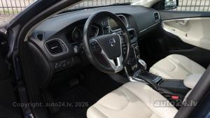 Zils Volvo V40 2012 Tartu, ar dzinēja tilpumu 2.00 L un nobraukumu 237 tūkst. km par 8590 €, foto 13 vietnē AUTOMOTO.COM.LV
