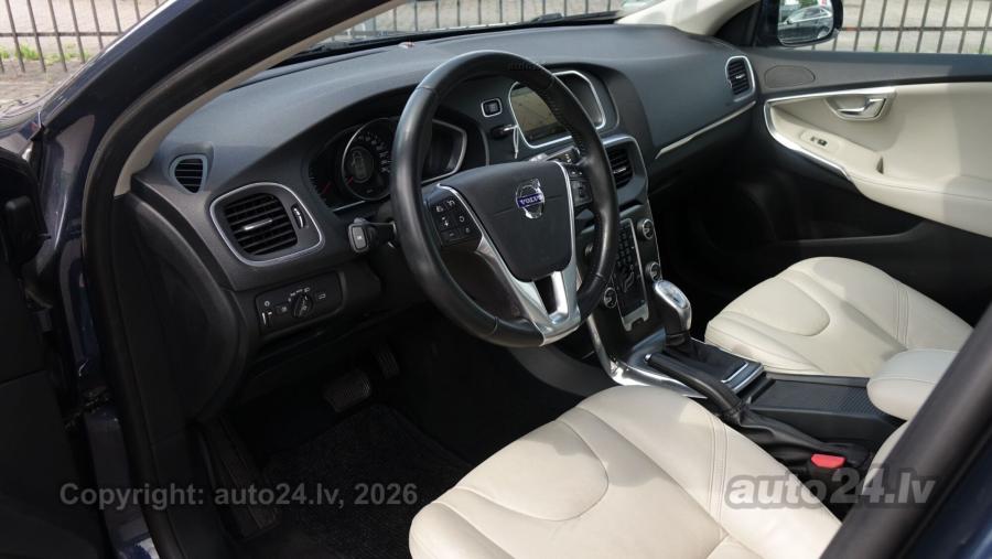 Zils Volvo V40 2012 Tartu, ar dzinēja tilpumu 2.00 L un nobraukumu 237 tūkst. km par 8590 €, foto 13 vietnē AUTOMOTO.COM.LV
