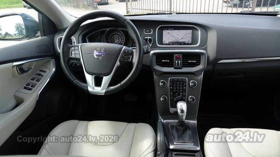 Zils Volvo V40 2012 Tartu, ar dzinēja tilpumu 2.00 L un nobraukumu 237 tūkst. km par 8590 €, foto 14 vietnē AUTOMOTO.COM.LV
