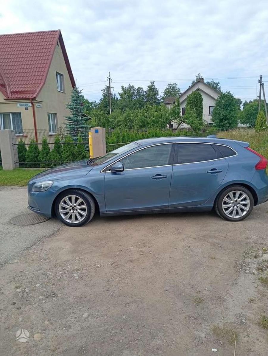 Blue Volvo V40 2012 in Kaunas, with an engine capacity of 1.56 L and mileage of 320 thousand km for 4500 €, photo 4 on AUTOMOTO.COM.LV