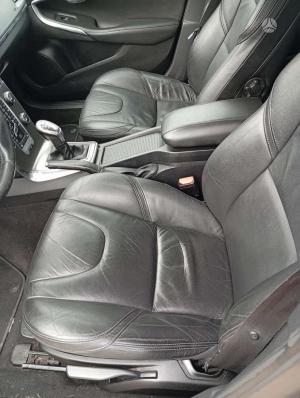 Blue Volvo V40 2012 in Kaunas, with an engine capacity of 1.56 L and mileage of 320 thousand km for 4500 €, photo 13 on AUTOMOTO.COM.LV