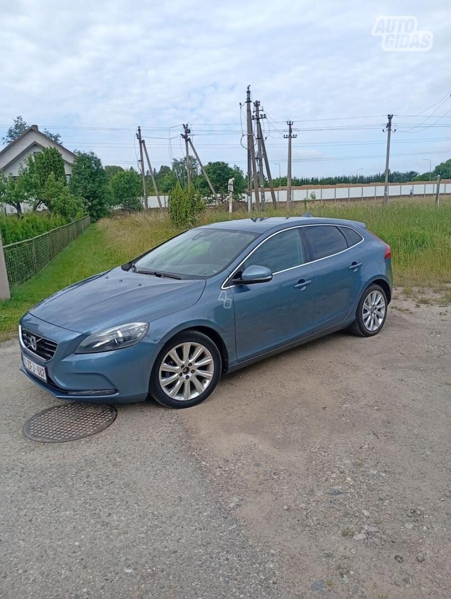 Blue Volvo V40 2012 in Kaunas, with an engine capacity of 1.60 L and mileage of 320 thousand km for 4250 €, photo 3 on AUTOMOTO.COM.LV