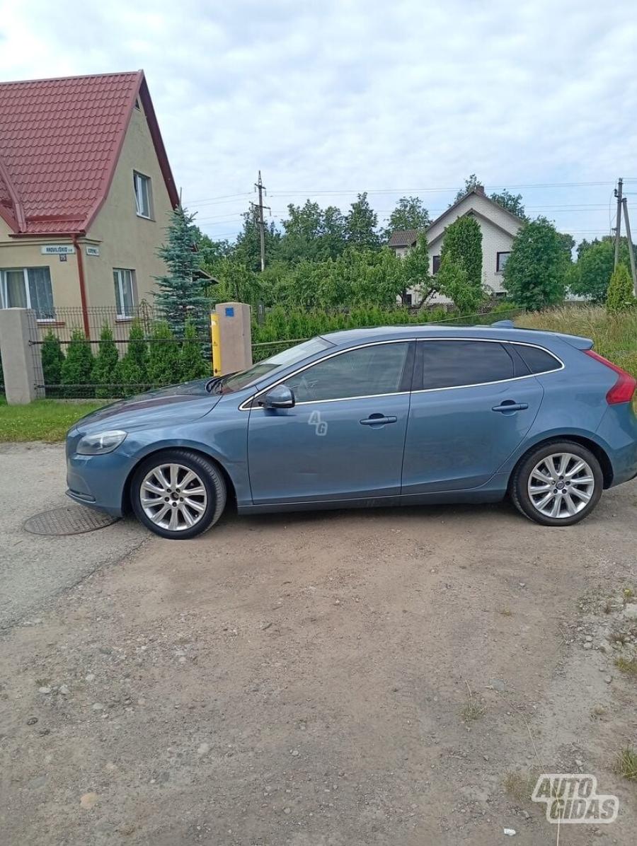 Blue Volvo V40 2012 in Kaunas, with an engine capacity of 1.60 L and mileage of 320 thousand km for 4250 €, photo 4 on AUTOMOTO.COM.LV