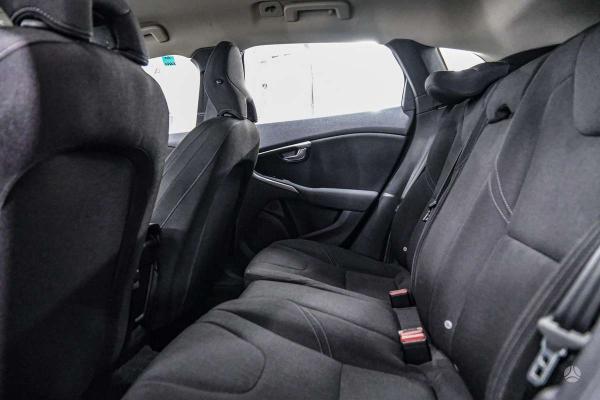 Zils Volvo V40 2012 Kauņa, ar dzinēja tilpumu 1.60 L un nobraukumu 269 tūkst. km par 4800 €, foto 9 vietnē AUTOMOTO.COM.LV