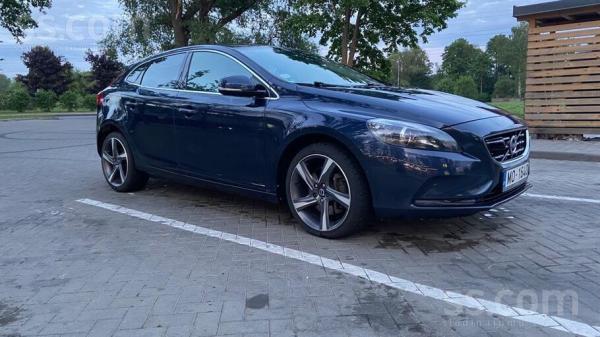 Zils Volvo V40 2012 Rīga, ar dzinēja tilpumu 2.00 L un nobraukumu 296 tūkst. km par 6800 €, foto 3 vietnē AUTOMOTO.COM.LV