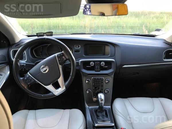 Zils Volvo V40 2012 Rīga, ar dzinēja tilpumu 2.00 L un nobraukumu 296 tūkst. km par 6800 €, foto 4 vietnē AUTOMOTO.COM.LV