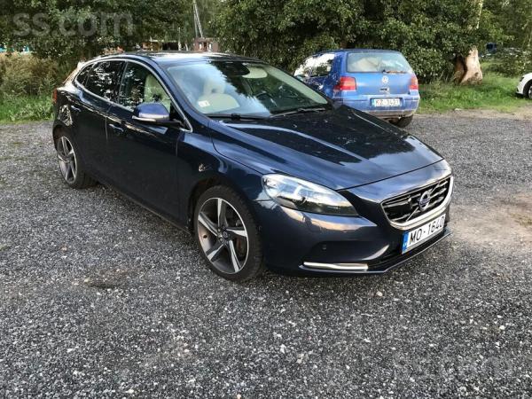 Zils Volvo V40 2012 Rīga, ar dzinēja tilpumu 2.00 L un nobraukumu 296 tūkst. km par 6800 €, foto 8 vietnē AUTOMOTO.COM.LV