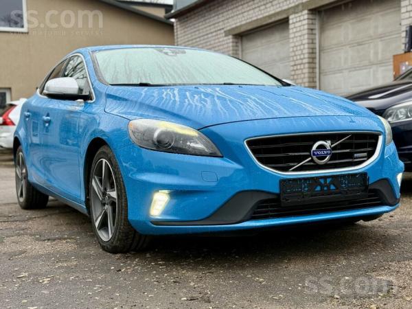 Blue Volvo V40 2013 in Riga, with an engine capacity of 2.00 L and mileage of 0 thousand km for 7800 €, photo 2 on AUTOMOTO.COM.LV
