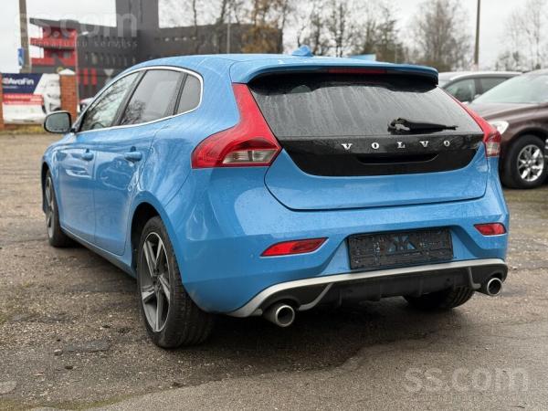 Blue Volvo V40 2013 in Riga, with an engine capacity of 2.00 L and mileage of 0 thousand km for 7800 €, photo 4 on AUTOMOTO.COM.LV