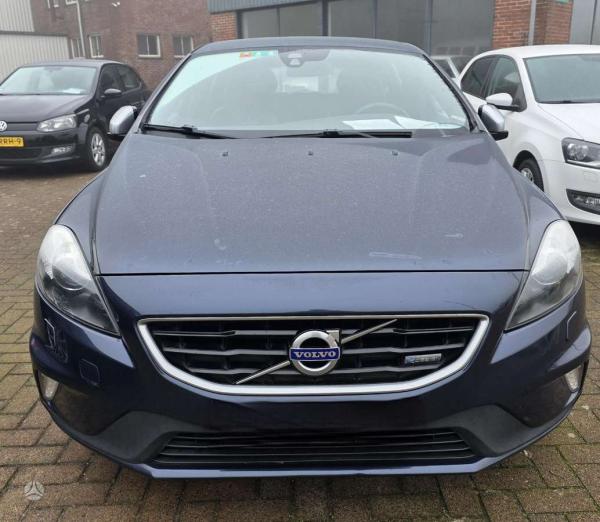 Blue Volvo V40 2013 in Vilnius, with an engine capacity of 1.56 L and mileage of 258 thousand km for 6400 €, photo 1 on AUTOMOTO.COM.LV