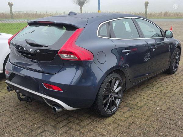 Blue Volvo V40 2013 in Vilnius, with an engine capacity of 1.56 L and mileage of 258 thousand km for 6400 €, photo 4 on AUTOMOTO.COM.LV