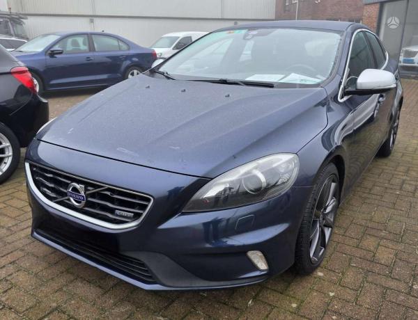 Blue Volvo V40 2013 in Vilnius, with an engine capacity of 1.56 L and mileage of 258 thousand km for 6400 €, photo 9 on AUTOMOTO.COM.LV