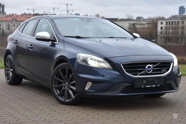 Blue Volvo V40 2013 in Vilnius, with an engine capacity of 1.56 L and mileage of 248 thousand km for 6400 €, photo 1 on AUTOMOTO.COM.LV