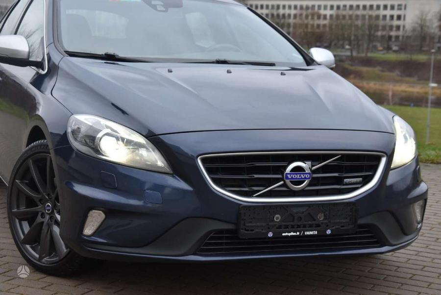 Blue Volvo V40 2013 in Vilnius, with an engine capacity of 1.56 L and mileage of 248 thousand km for 6400 €, photo 4 on AUTOMOTO.COM.LV