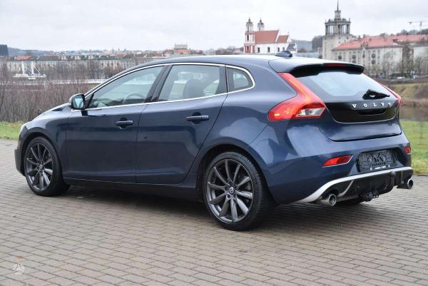 Blue Volvo V40 2013 in Vilnius, with an engine capacity of 1.56 L and mileage of 248 thousand km for 6400 €, photo 6 on AUTOMOTO.COM.LV