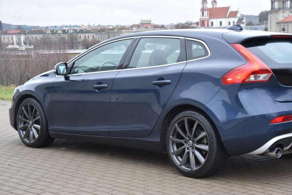 Blue Volvo V40 2013 in Vilnius, with an engine capacity of 1.56 L and mileage of 248 thousand km for 6400 €, photo 7 on AUTOMOTO.COM.LV