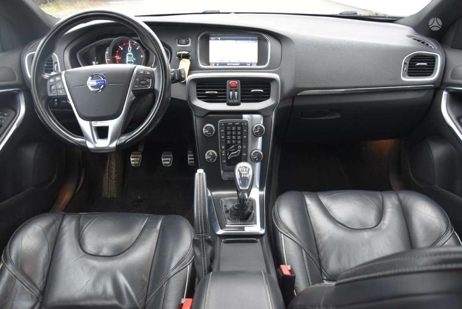 Blue Volvo V40 2013 in Vilnius, with an engine capacity of 1.56 L and mileage of 248 thousand km for 6400 €, photo 15 on AUTOMOTO.COM.LV