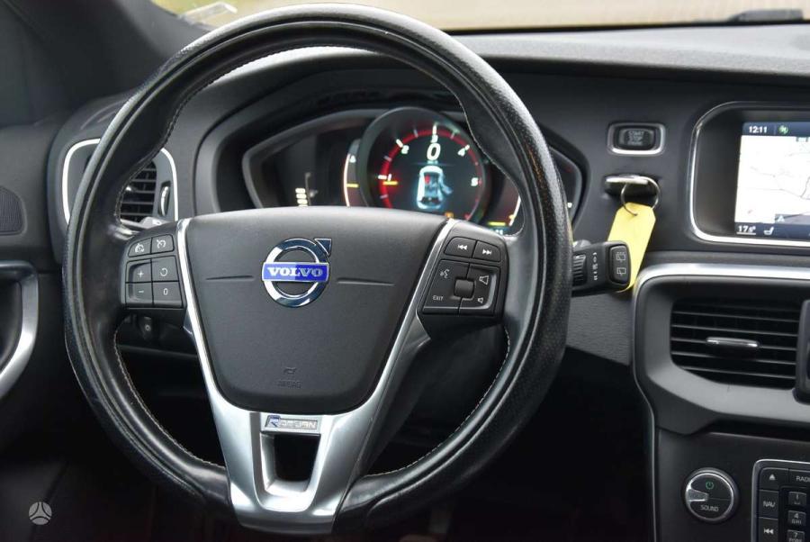 Blue Volvo V40 2013 in Vilnius, with an engine capacity of 1.56 L and mileage of 248 thousand km for 6400 €, photo 18 on AUTOMOTO.COM.LV