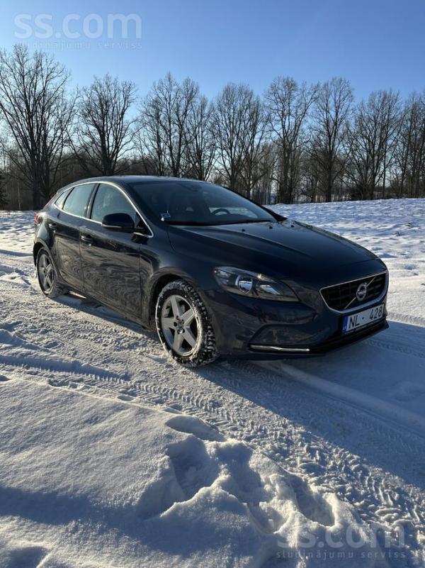 Blue Volvo V40 2013 in Riga, with an engine capacity of 1.60 L and mileage of 359 thousand km for 6150 €, photo 1 on AUTOMOTO.COM.LV