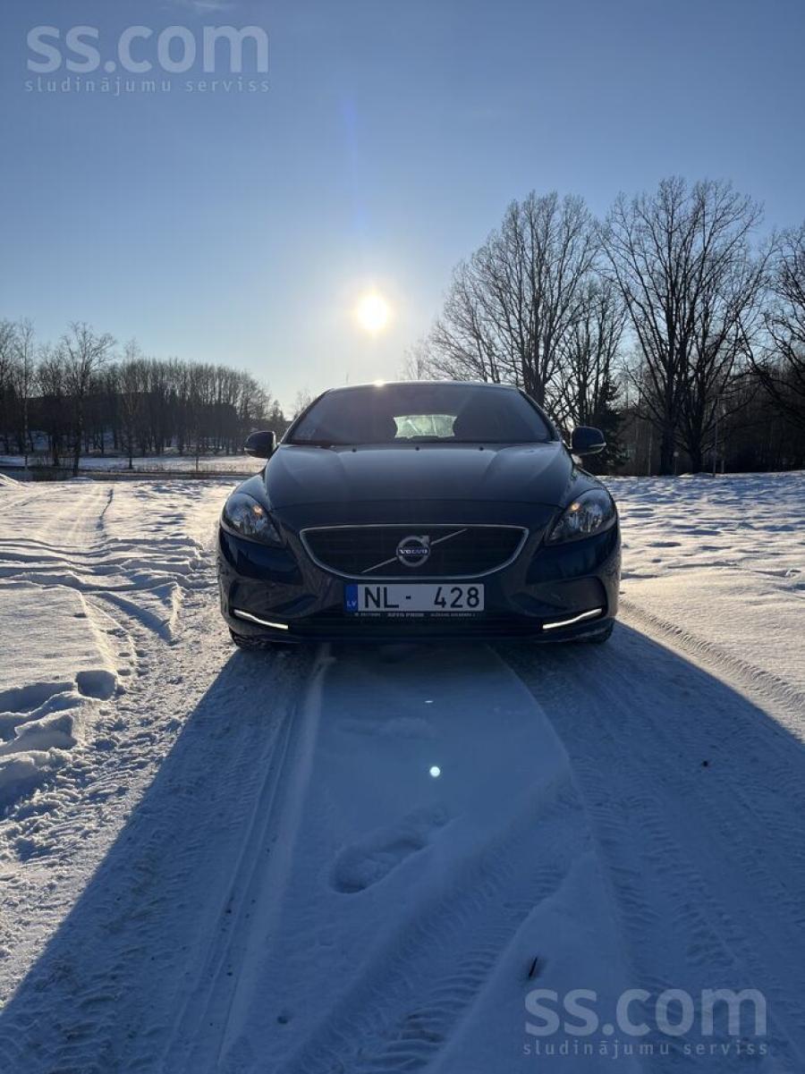 Zils Volvo V40 2013 Rīga, ar dzinēja tilpumu 1.60 L un nobraukumu 359 tūkst. km par 6150 €, foto 2 vietnē AUTOMOTO.COM.LV