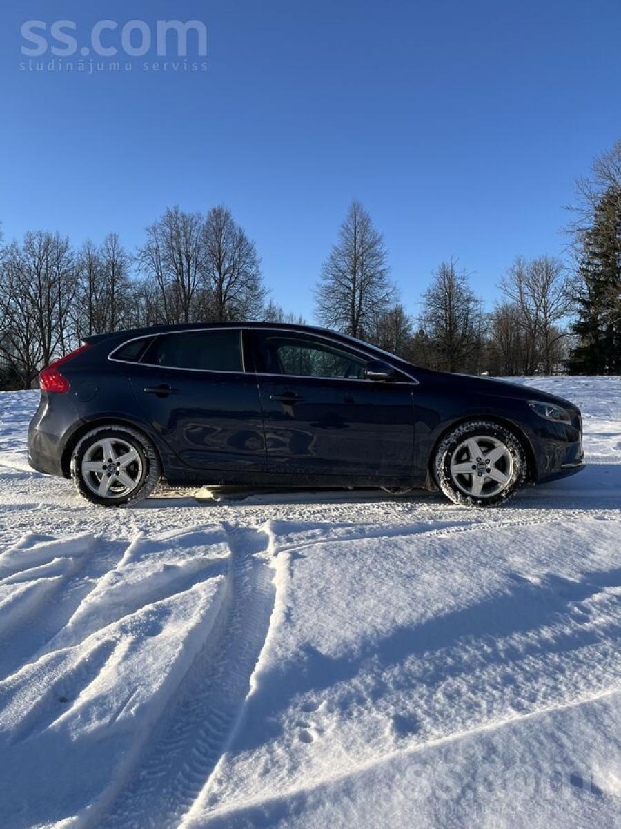 Zils Volvo V40 2013 Rīga, ar dzinēja tilpumu 1.60 L un nobraukumu 359 tūkst. km par 6150 €, foto 5 vietnē AUTOMOTO.COM.LV