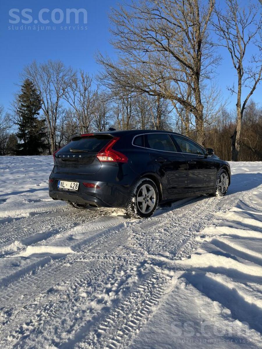 Zils Volvo V40 2013 Rīga, ar dzinēja tilpumu 1.60 L un nobraukumu 359 tūkst. km par 6150 €, foto 6 vietnē AUTOMOTO.COM.LV