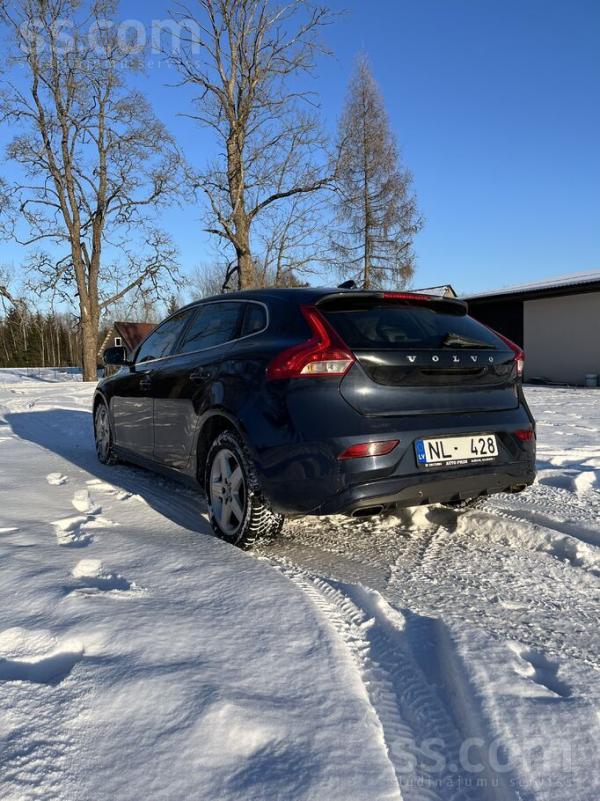 Blue Volvo V40 2013 in Riga, with an engine capacity of 1.60 L and mileage of 359 thousand km for 6150 €, photo 8 on AUTOMOTO.COM.LV